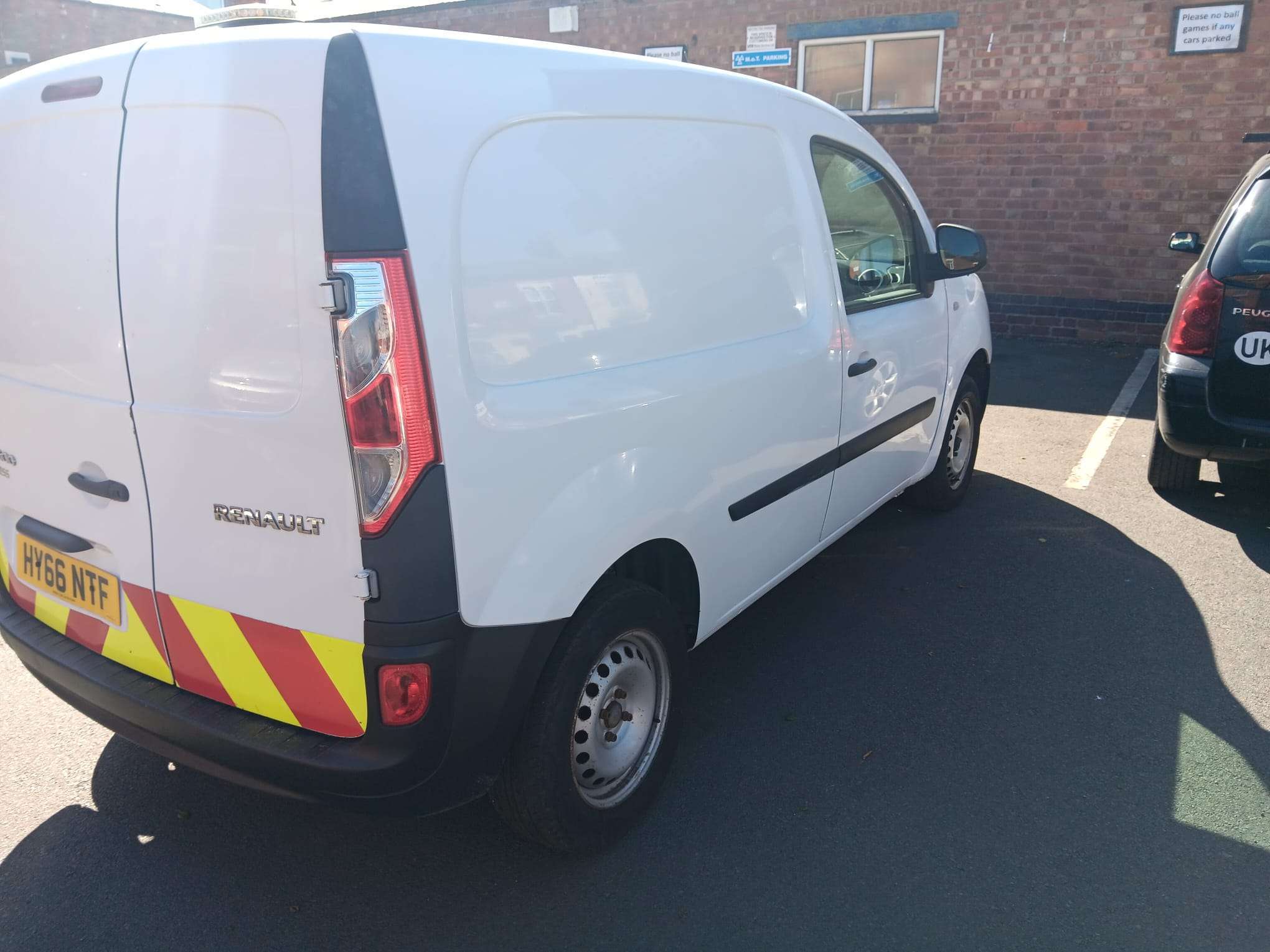 FOR SALE! White 2016 Renault Kango - VFR Motor Services Ltd